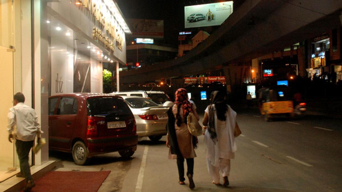 Model footpaths planned on five roads - The Hindu