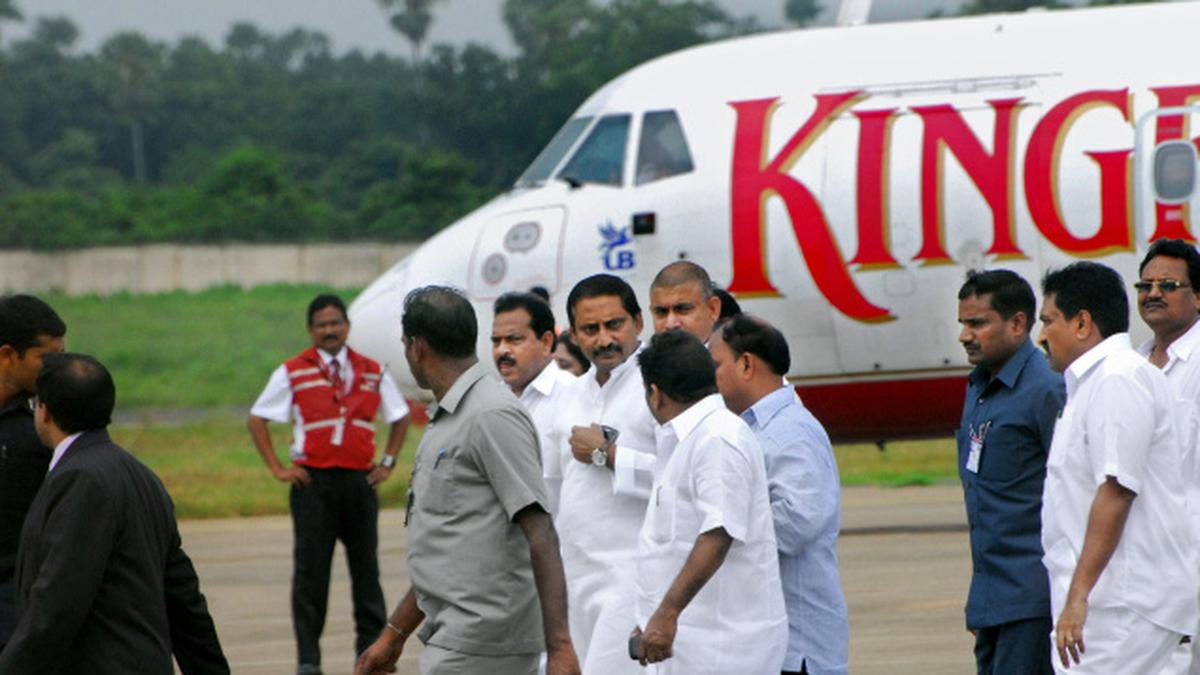 Delay in landing of Chief Minister’s flight gives tense moments - The Hindu