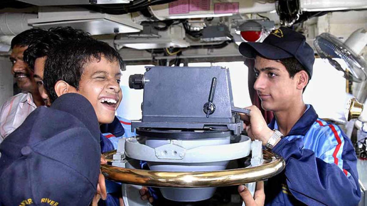 Kashmir students arrive in Kochi on a goodwill visit - The Hindu