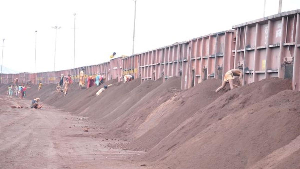 Over 8,000 tonnes of ore seized in Bellary - The Hindu