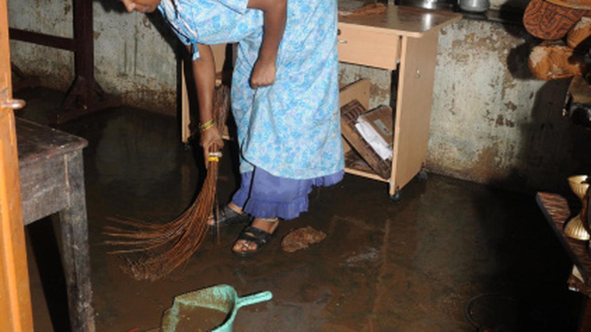 Hundreds homeless as rain pounds city - The Hindu