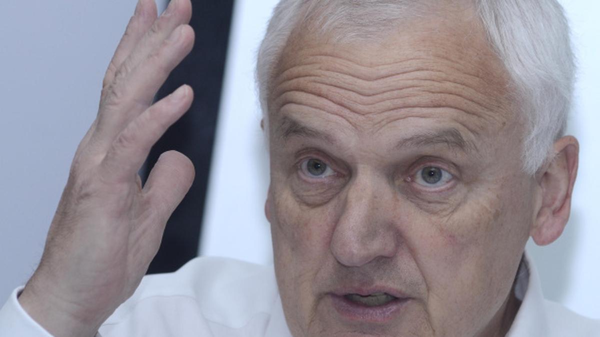 New entrants in public information expose the vulnerability of those in ...