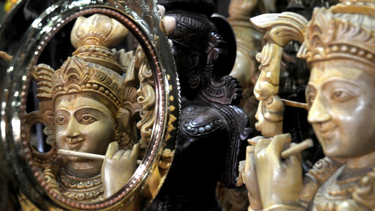 Reflecting the allure of the past - The Hindu