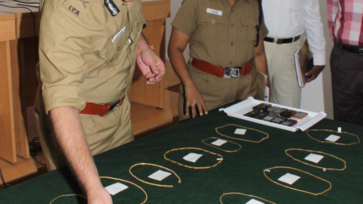 Chain-snatching gang busted - The Hindu