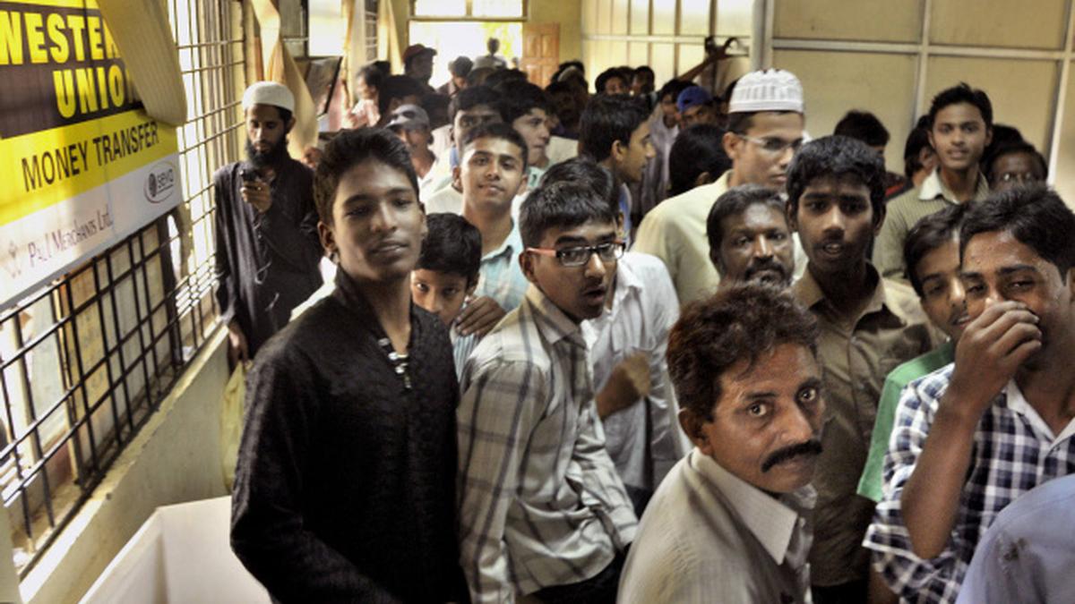 Flood of people at eSeva centres - The Hindu