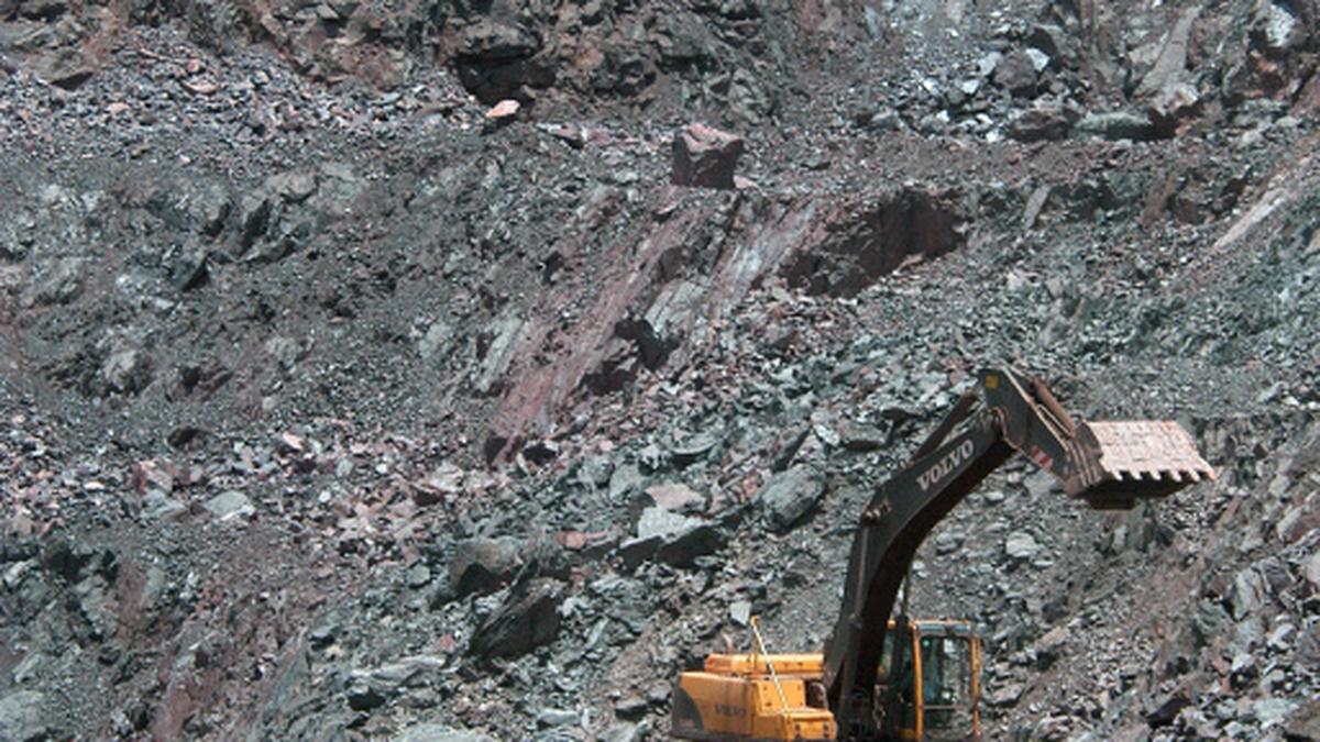 Supreme Court suspends mining operations in Bellary district - The Hindu