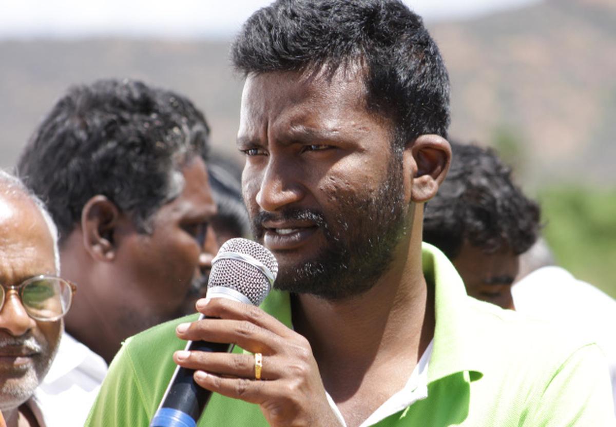 Off-beat film maker Suseendran changes tack - The Hindu