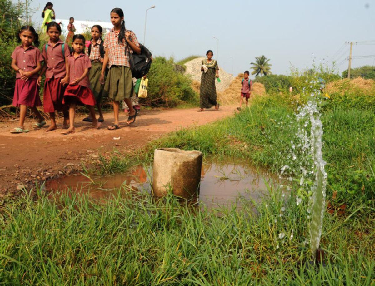 After floods, it is now drinking water scarcity for Kuttanad - The Hindu