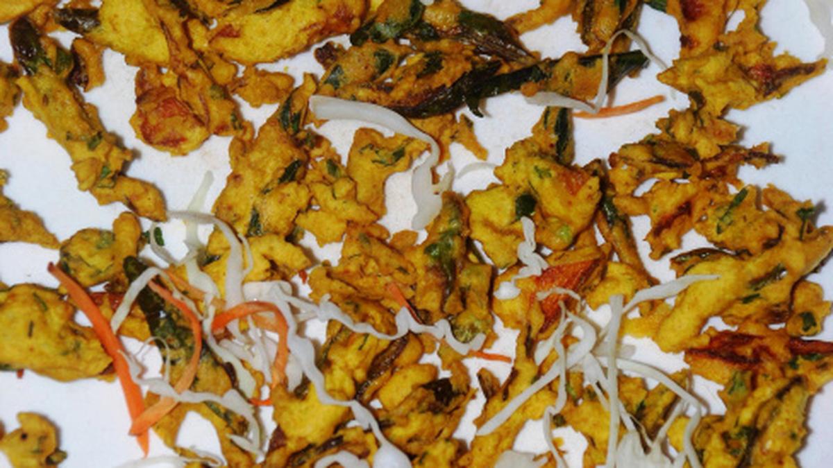 Signature dish: Mix vegetable pakoda - The Hindu