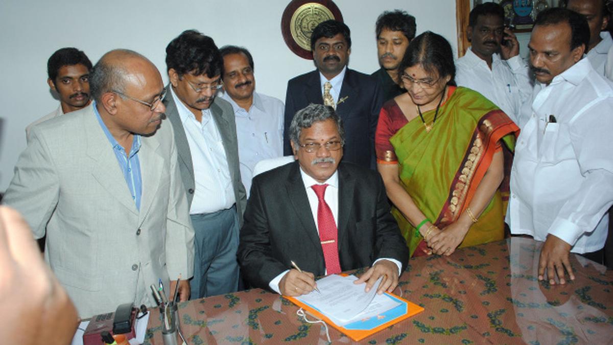 Allam Apparao to focus on brand image of Nannaya varsity - The Hindu