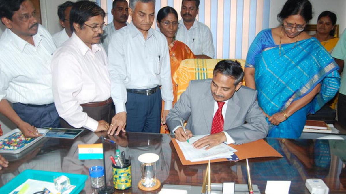 Viyanna Rao is in-charge V-C of ANU - The Hindu