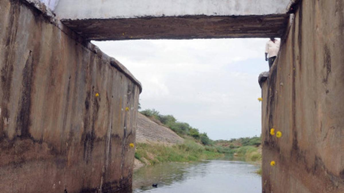 Krishna water reaches Uthukottai - The Hindu