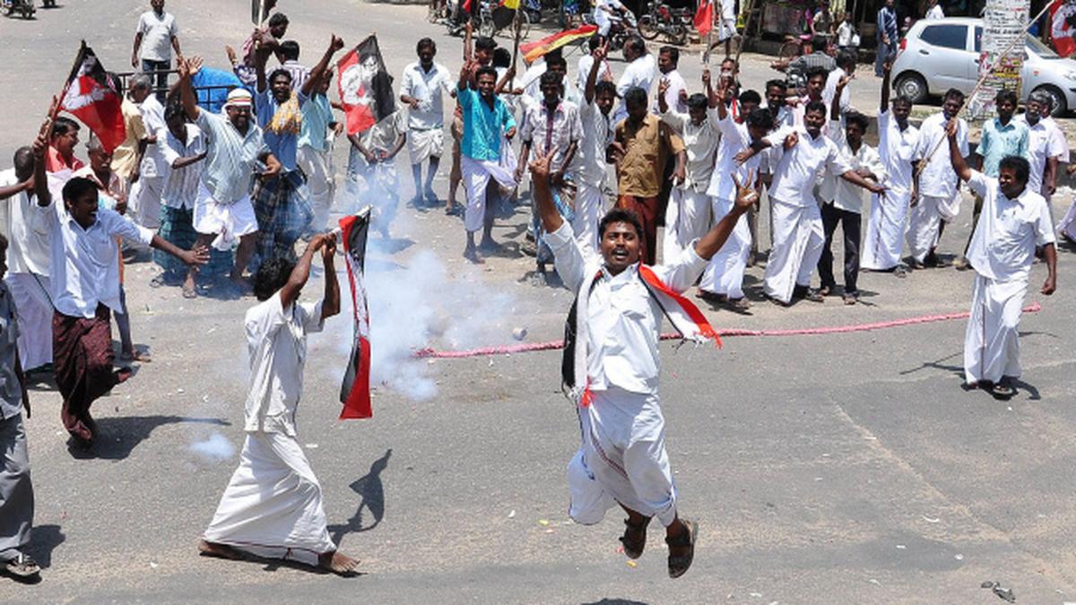 DMK receives drubbing in southern districts - The Hindu