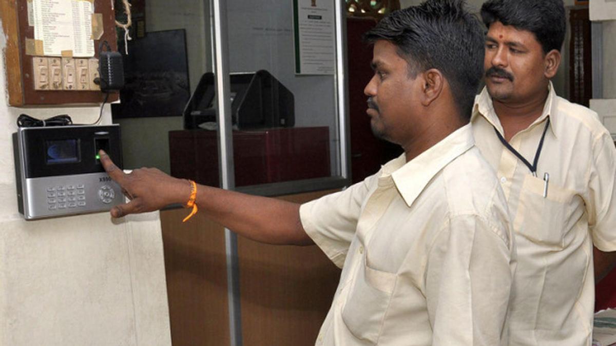 Meenakshi temple installs fingerprint scanner - The Hindu