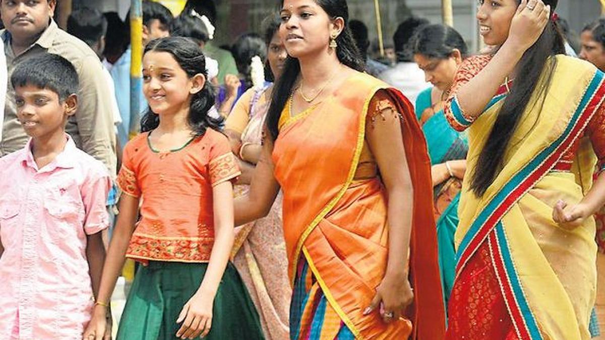 Tamil Nadu temples ring in dress code - The Hindu