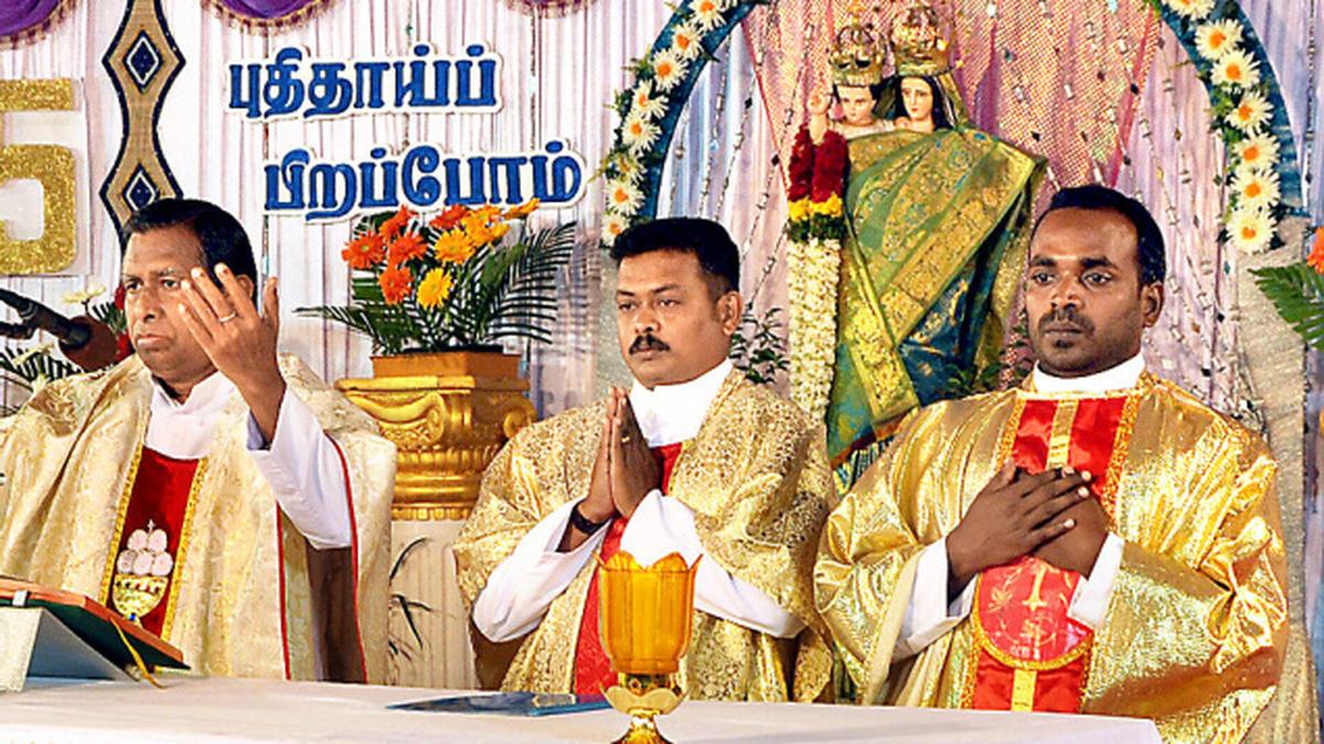 Dress code relaxed at temples for New Year’s Day - The Hindu