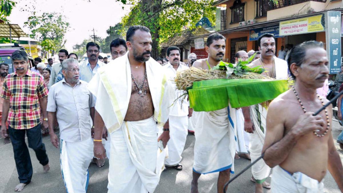 Niraputhari celebrated at Aranmula temple - The Hindu