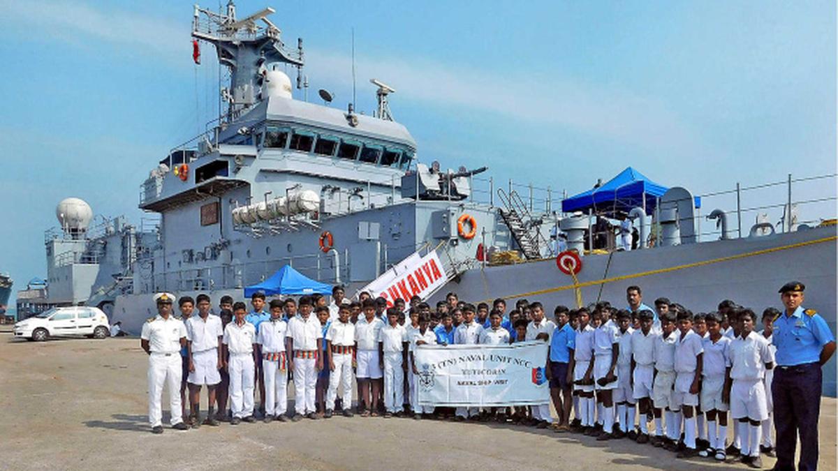 NCC cadets tour warship at VOC Port - The Hindu