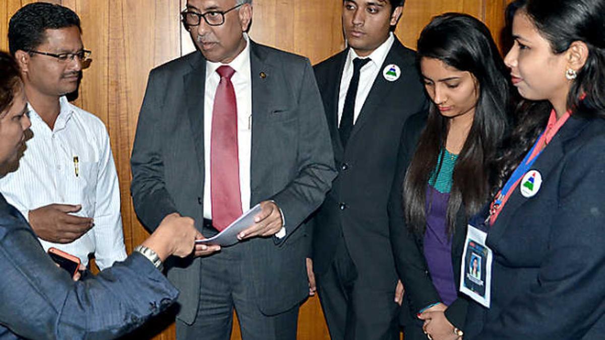 RBI firm on banks cleaning up balance sheet by March 2017 - The Hindu