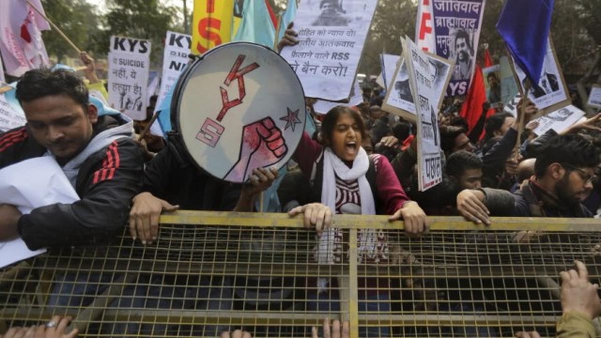 Delhi police under fire over video of cops manhandling protesters - The ...