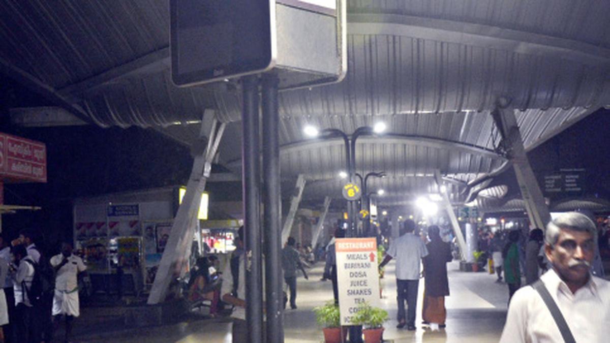 MVD screens at Vyttila mobility hub on the blink - The Hindu