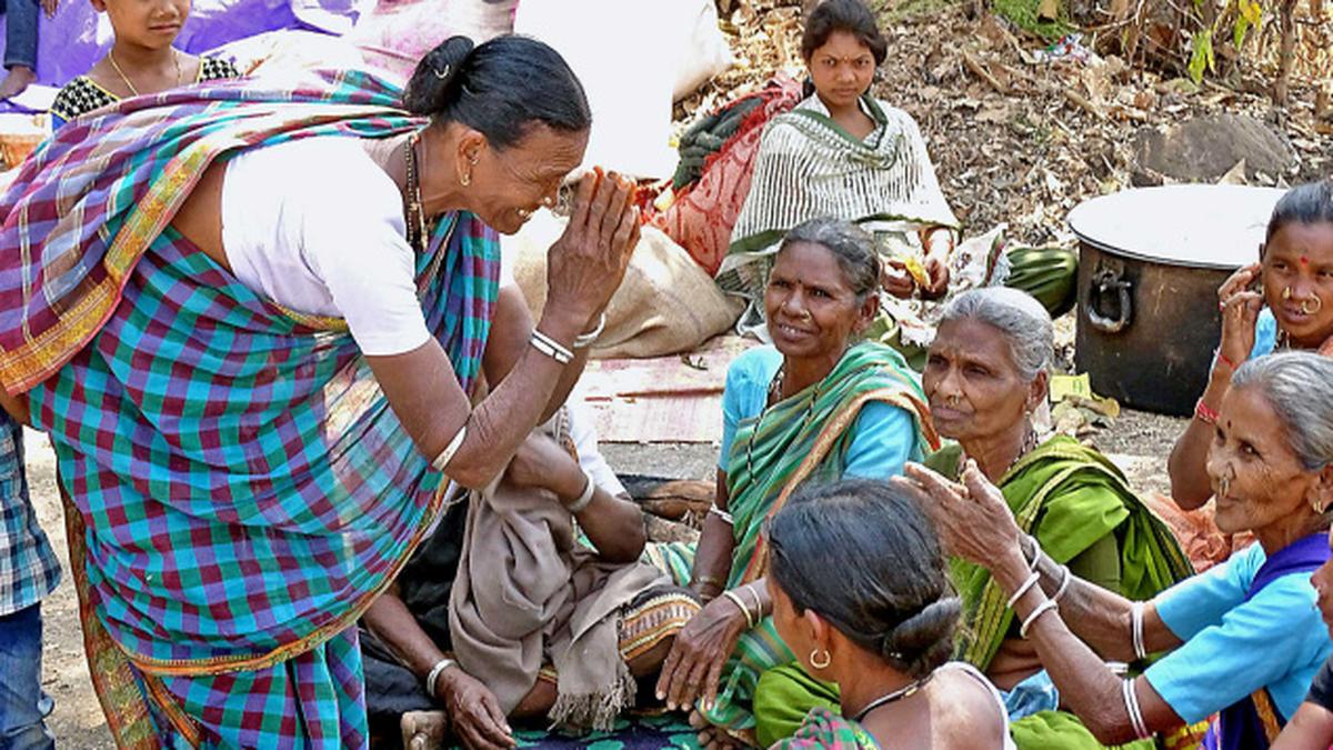 Nagoba jatara: adivasis stream into Keslapur - The Hindu