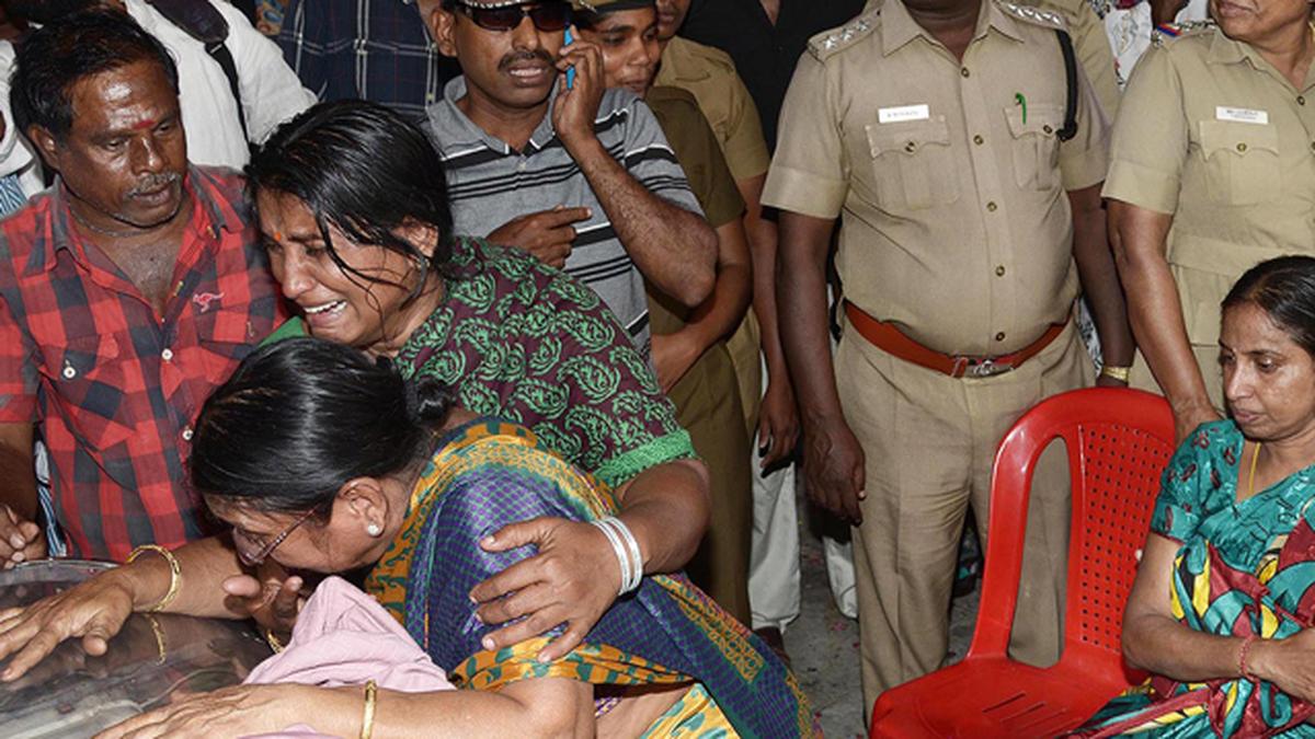 Nalini attends father’s funeral in Chennai - The Hindu