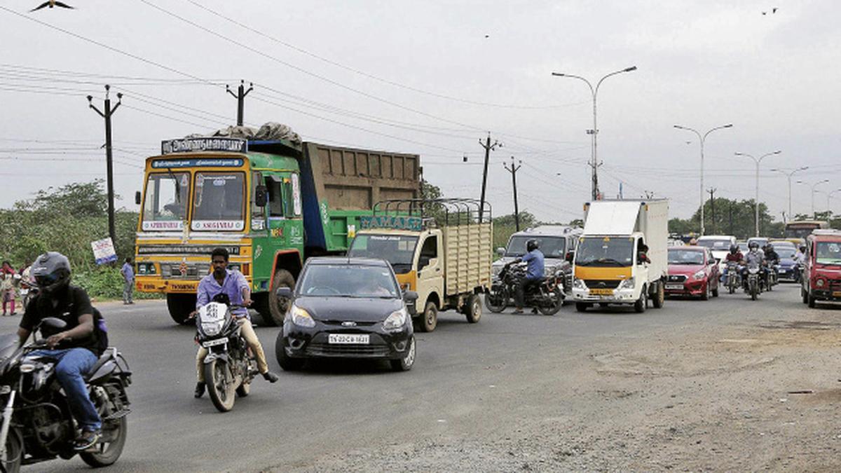 Chaos marks these traffic intersections - The Hindu