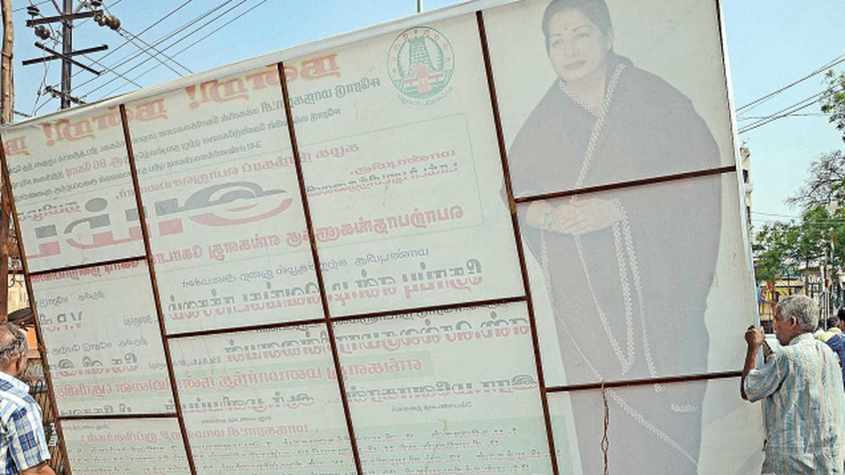 Works on to remove hoardings, political graffiti in Erode - The Hindu