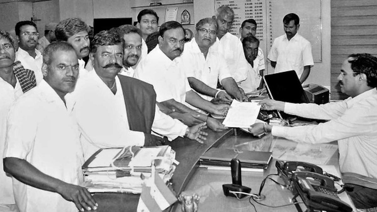 Govt. urged to go to the rescue of Gokak Mills workers - The Hindu