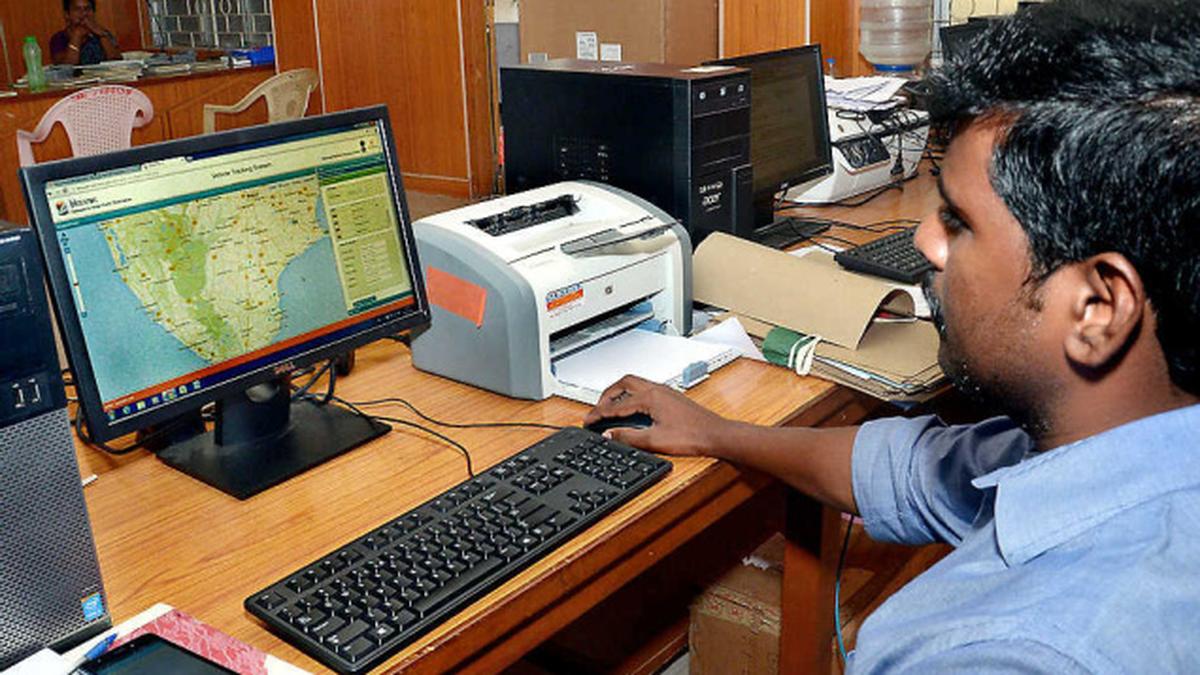 Election control room tracks GPS-equipped vehicles - The Hindu