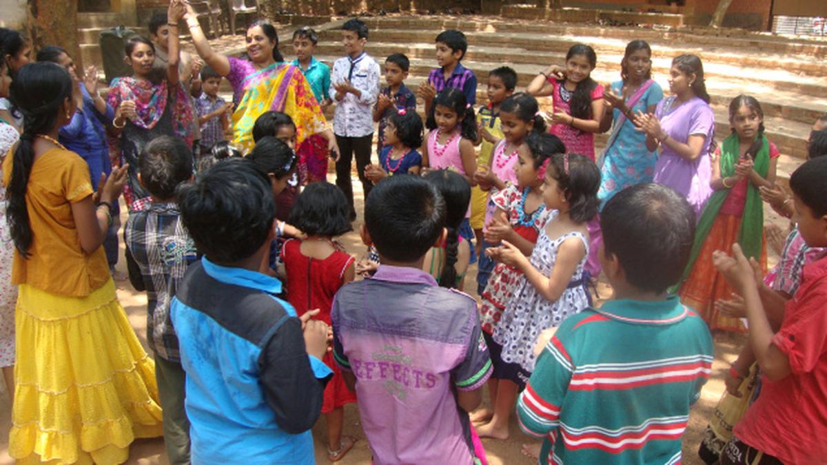 Taking theatre to children - The Hindu