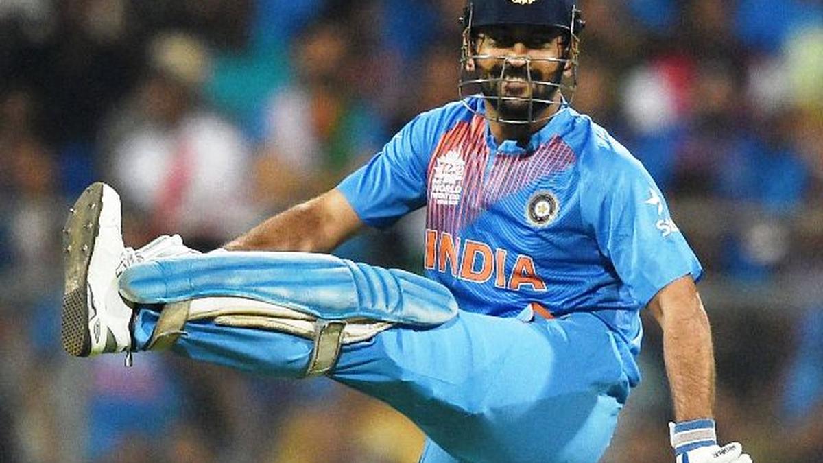 Australian reporter shares his ‘sit-down’ with Dhoni - The Hindu