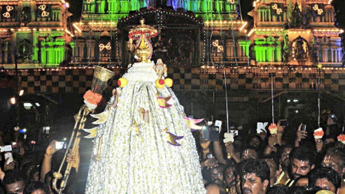 Bengaluru Karaga turns platform to reorganise Tigala community - The Hindu