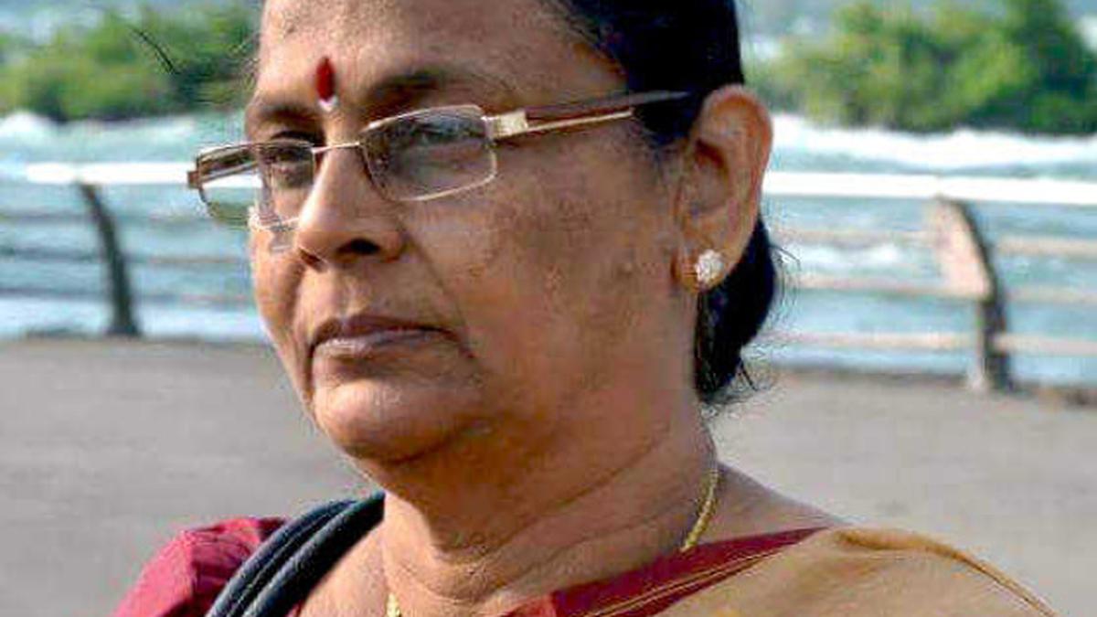 Sucharitha, widow of Venkat Reddy, to make electoral debut - The Hindu