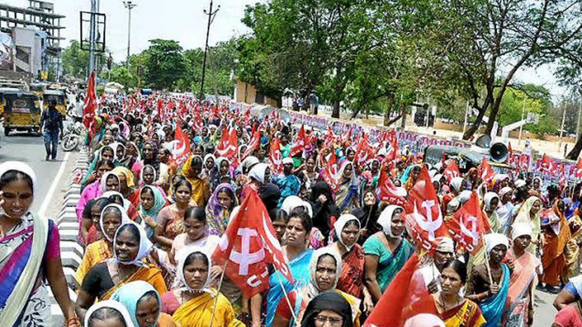 ‘Beedi workers leading a miserable life’ - The Hindu