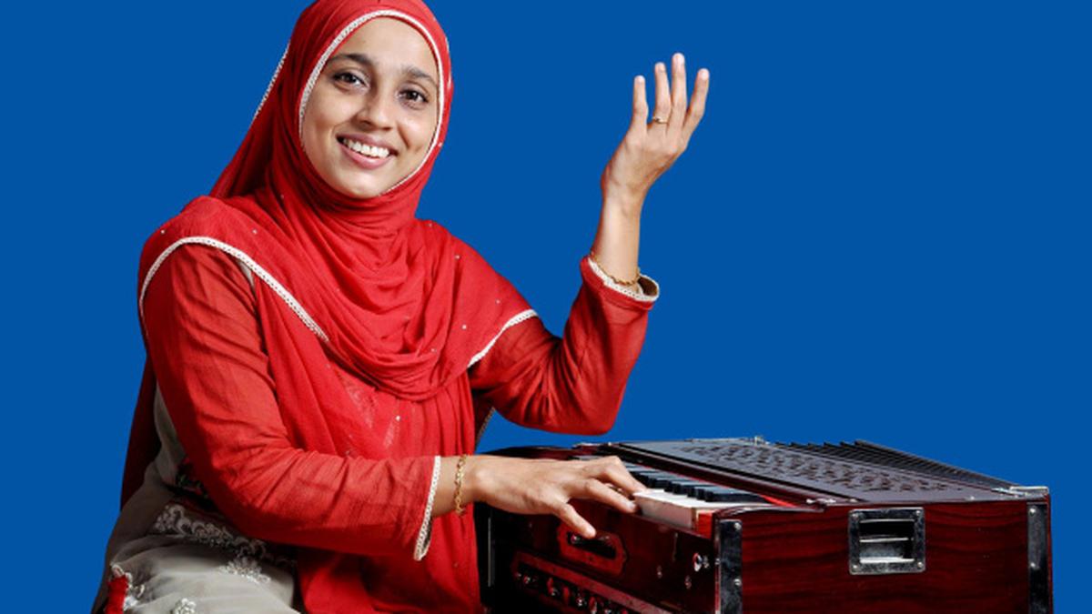 Saritha Rahman is touring across Kerala with the songs of Lata ...