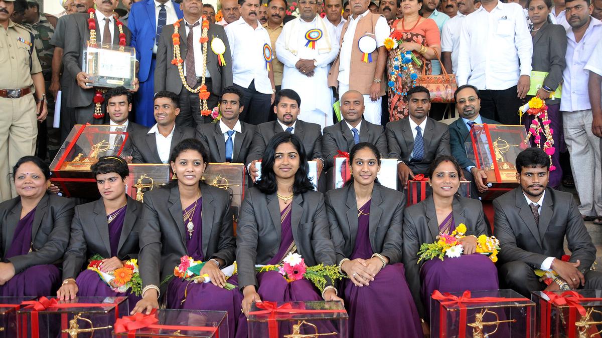 Ekalavya awards presented to 15 talented sportspersons - The Hindu