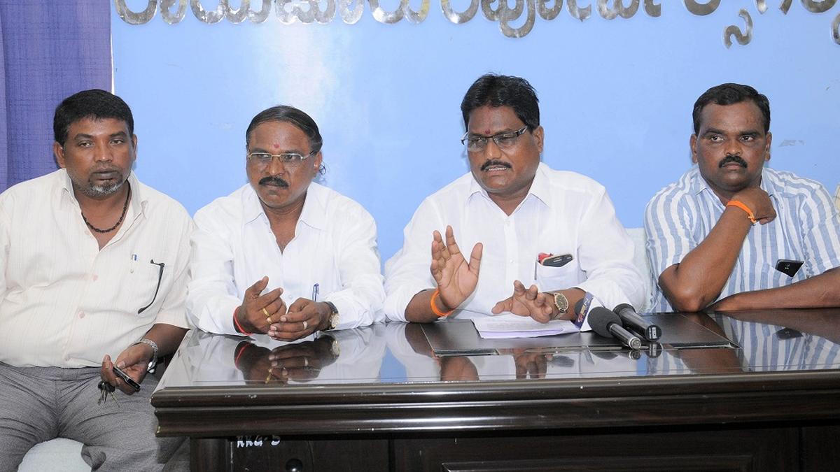 Raichur clash: MLC's son protecting attackers, alleges Cong ...