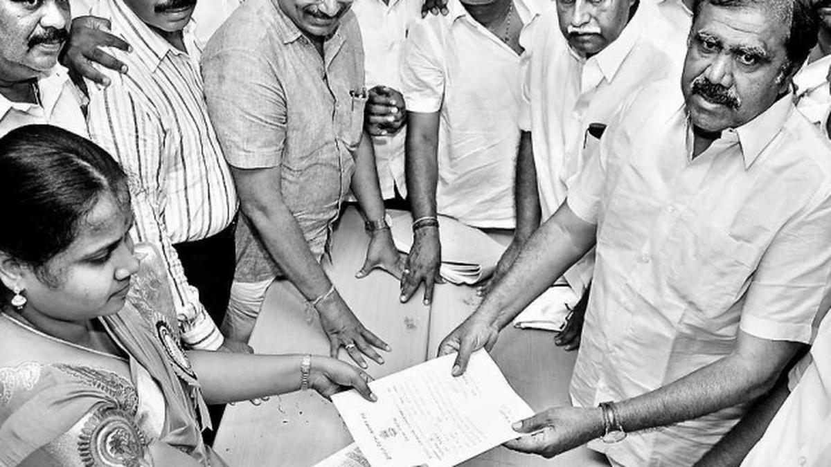 Viswanathan tastes first defeat; DMK wins Natham by thin margin - The Hindu