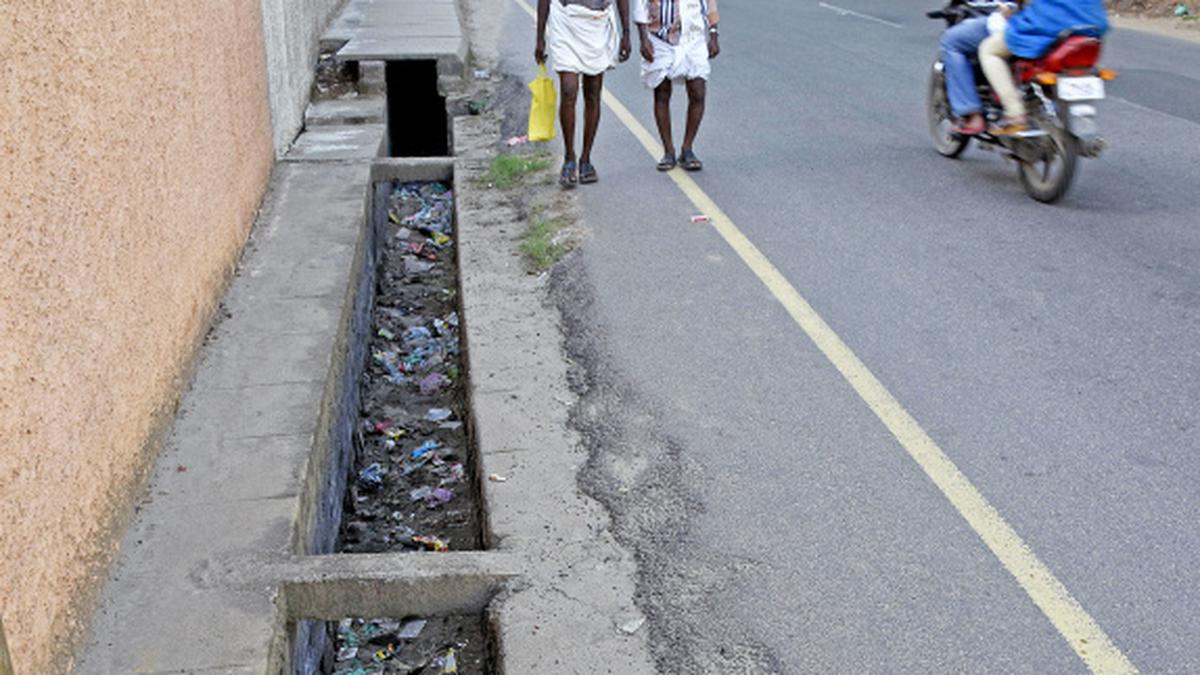 Uncovered sewer drains pose a threat - The Hindu