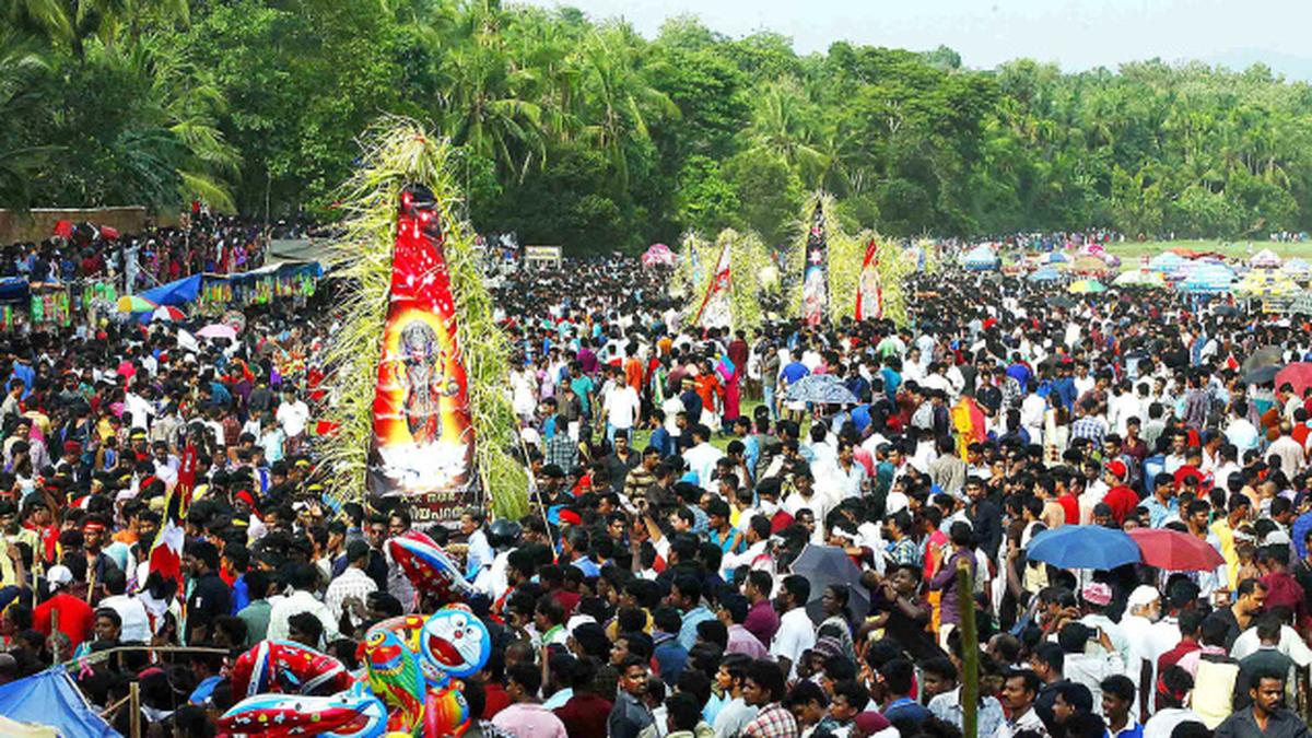 Hundreds witness Kaliyattom - The Hindu