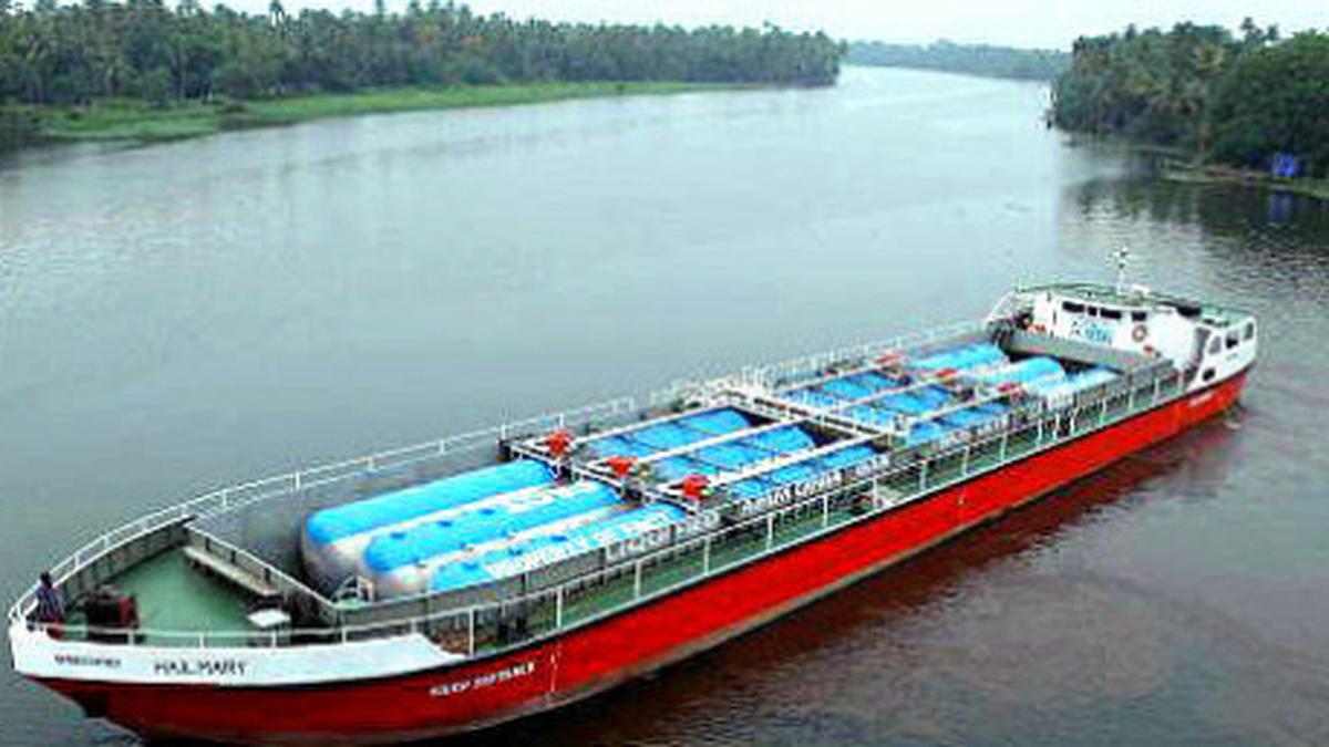 Barge ban leaves FACT in fix - The Hindu