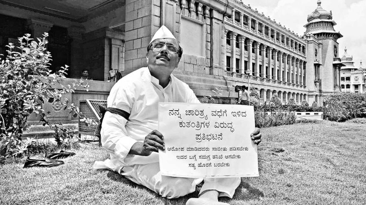 B.R. Patil to file defamation cases against TV channels - The Hindu