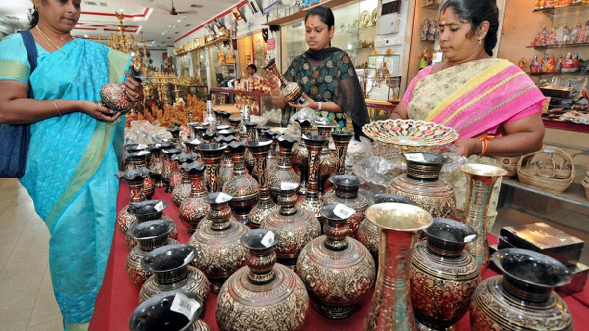 Wedding gifts bring orders to Poompuhar - The Hindu