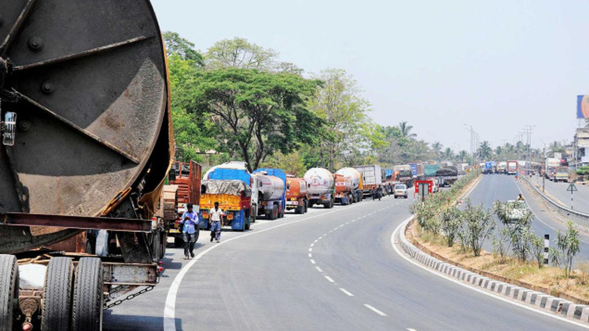 Common check-post at Walayar likely - The Hindu