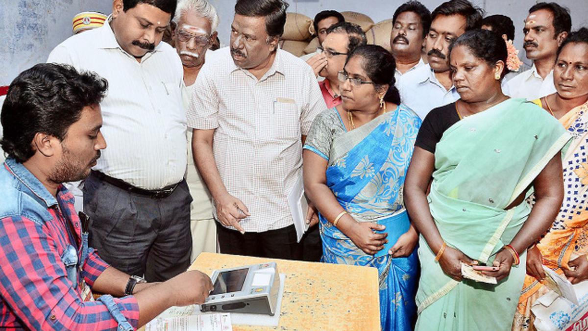 ‘Point of Sales’ machines installed at ration shops in Dindigul - The Hindu