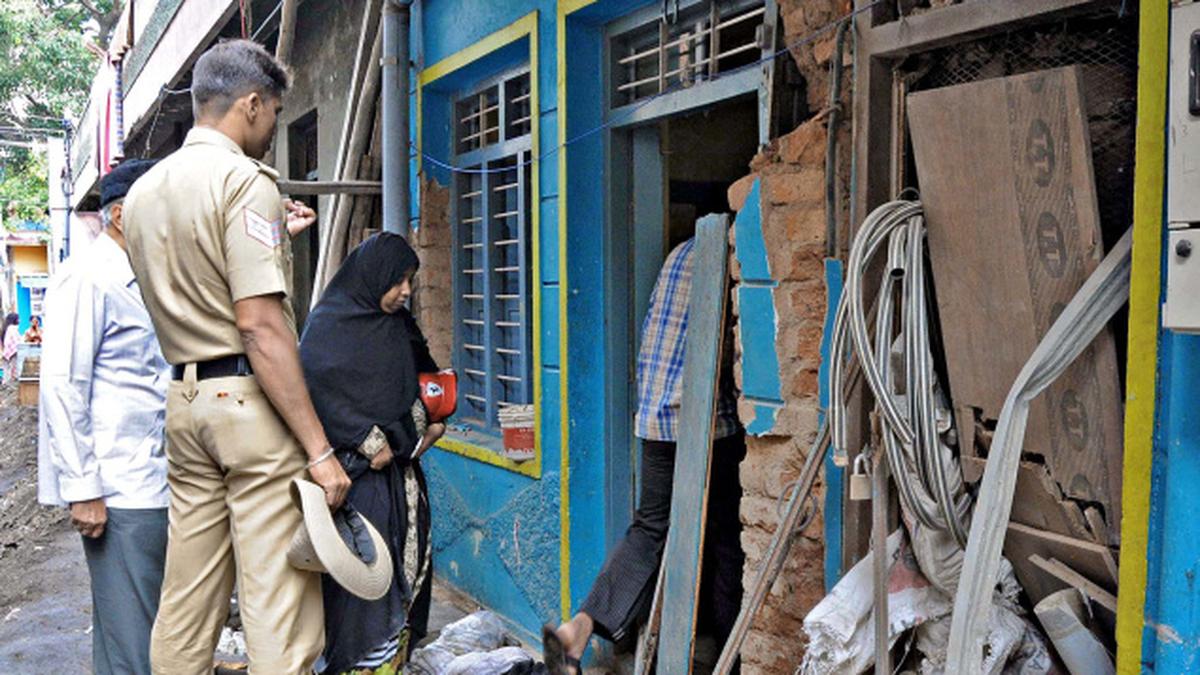 LPG leak: three injured in explosion - The Hindu