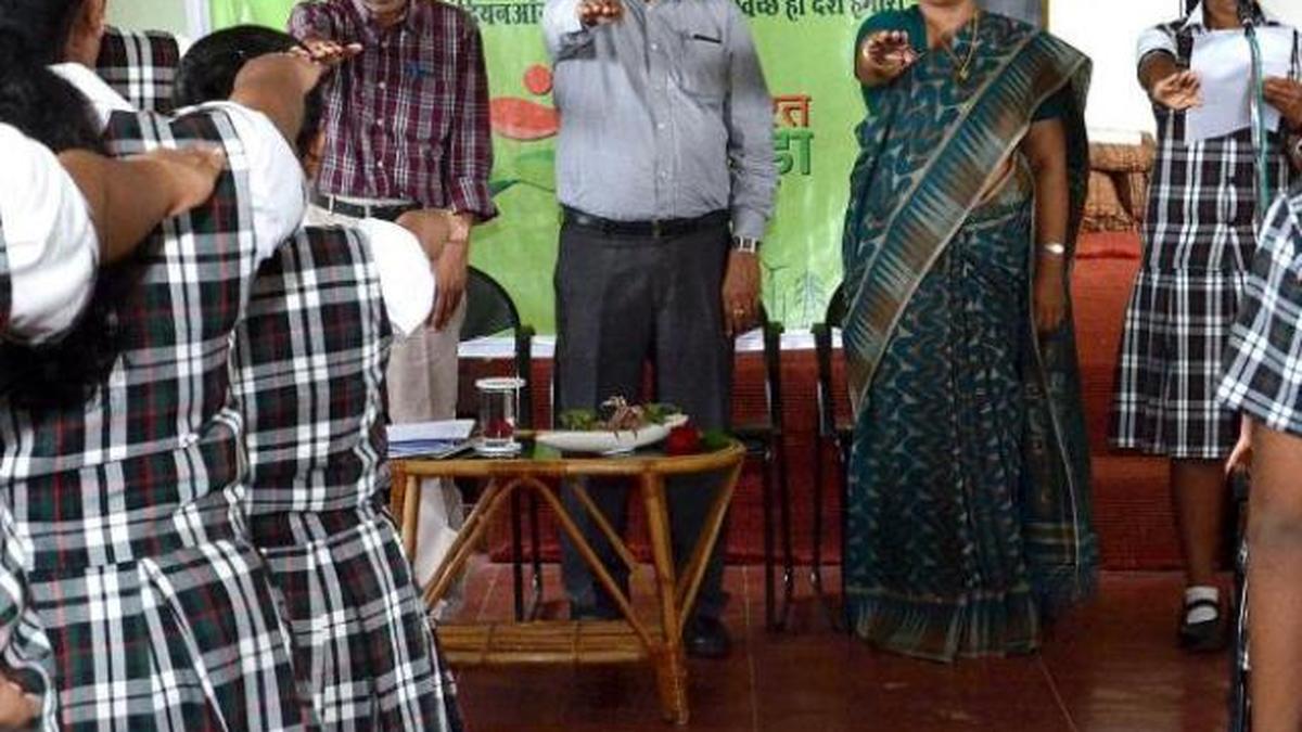 Students take cleanliness pledge - The Hindu