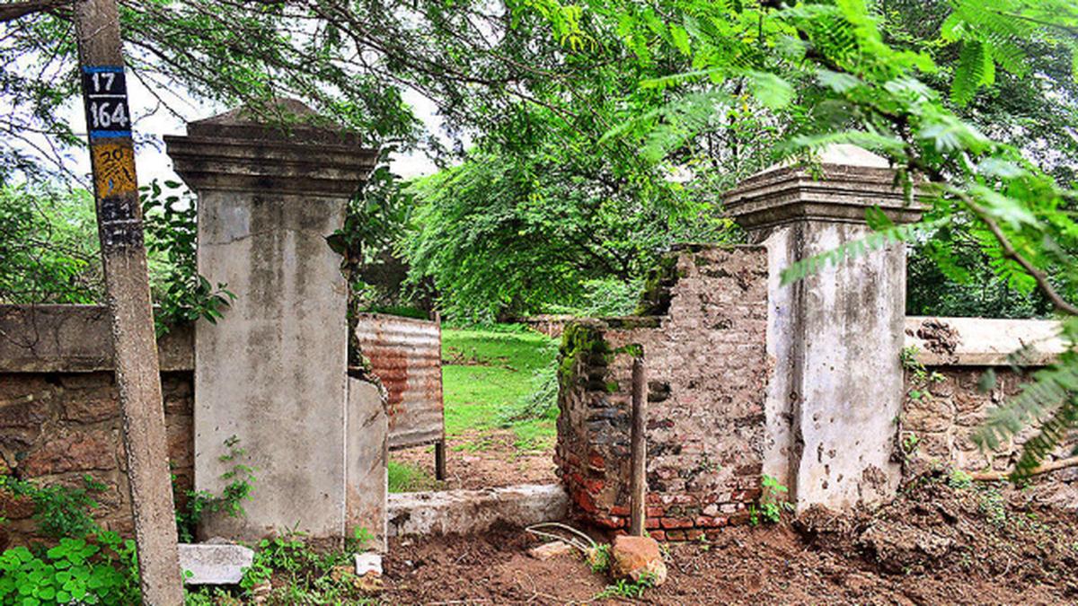 White Mughals’ connection with Masula erased - The Hindu